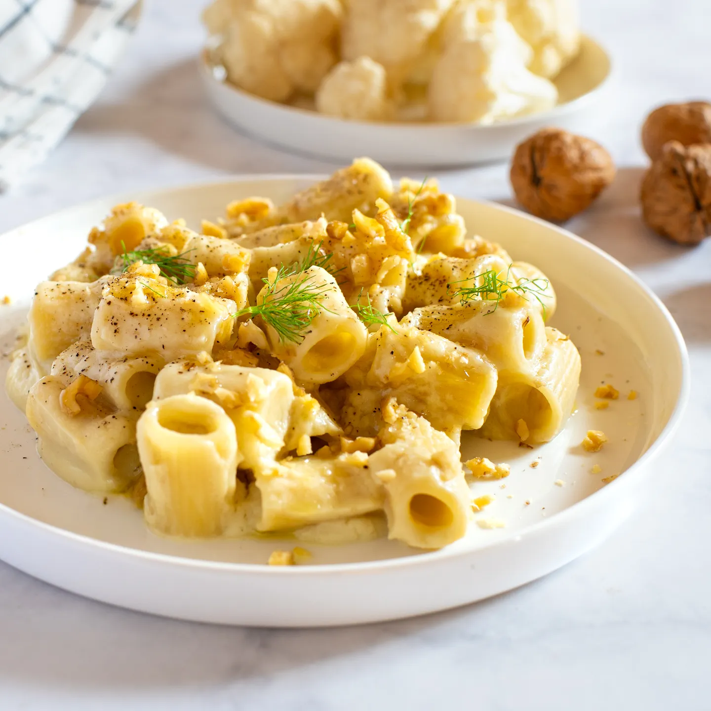Pasta con crema de coliflor y nueces